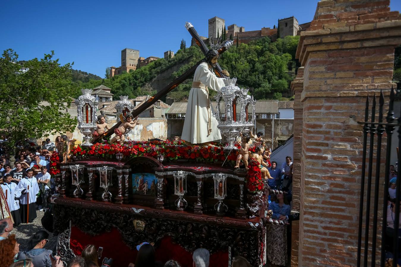 Concha, la cofradía que ve la Alhambra - ideal.es