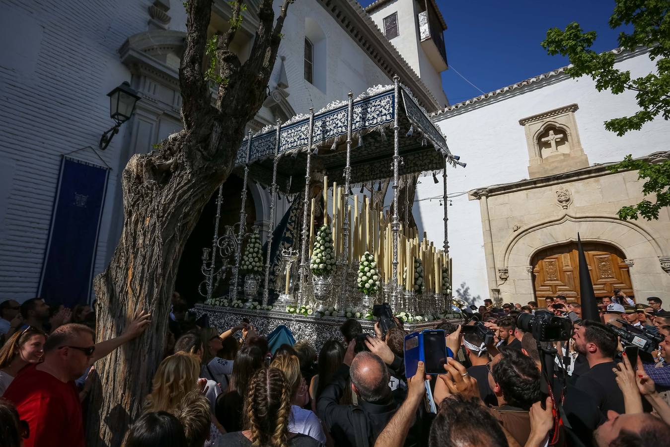 Concha, la cofradía que ve la Alhambra - ideal.es
