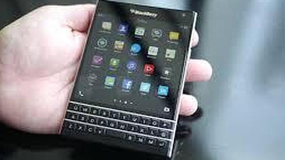 Blackberry lanza teléfono cuadrado y con batería de 30 horas de ...
