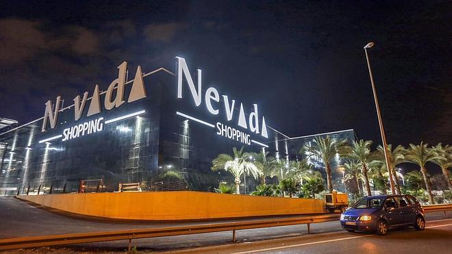 Centro Comercial Nevada: el promotor trabaja con el horizonte del otoño ...